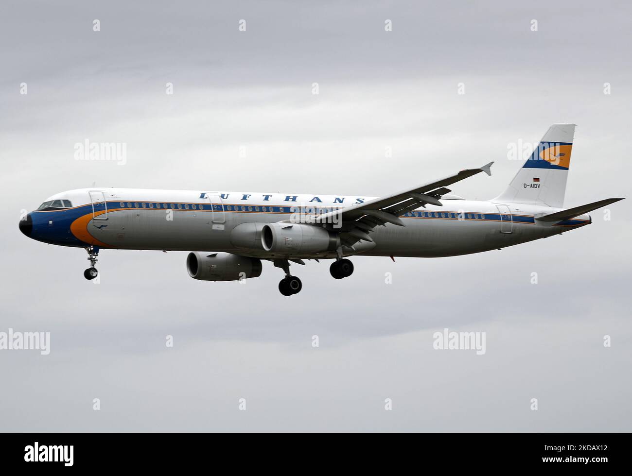 Airbus A321-231, from Lufthansa (Retro livery) company, landing at the ...