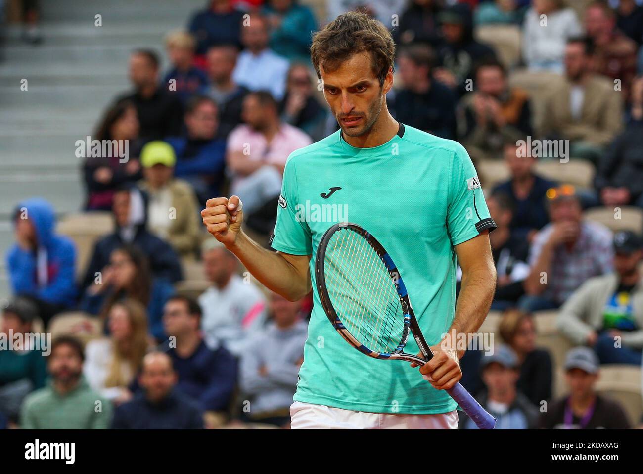 Albert Ramos-Vinolas against Carlos Alcaraz on Simonne Mathieu court in ...