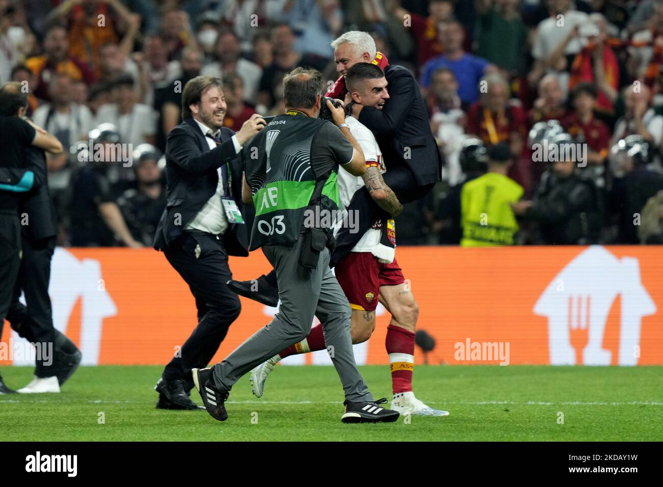 As roma manager jose mourinho hi-res stock photography and images - Alamy