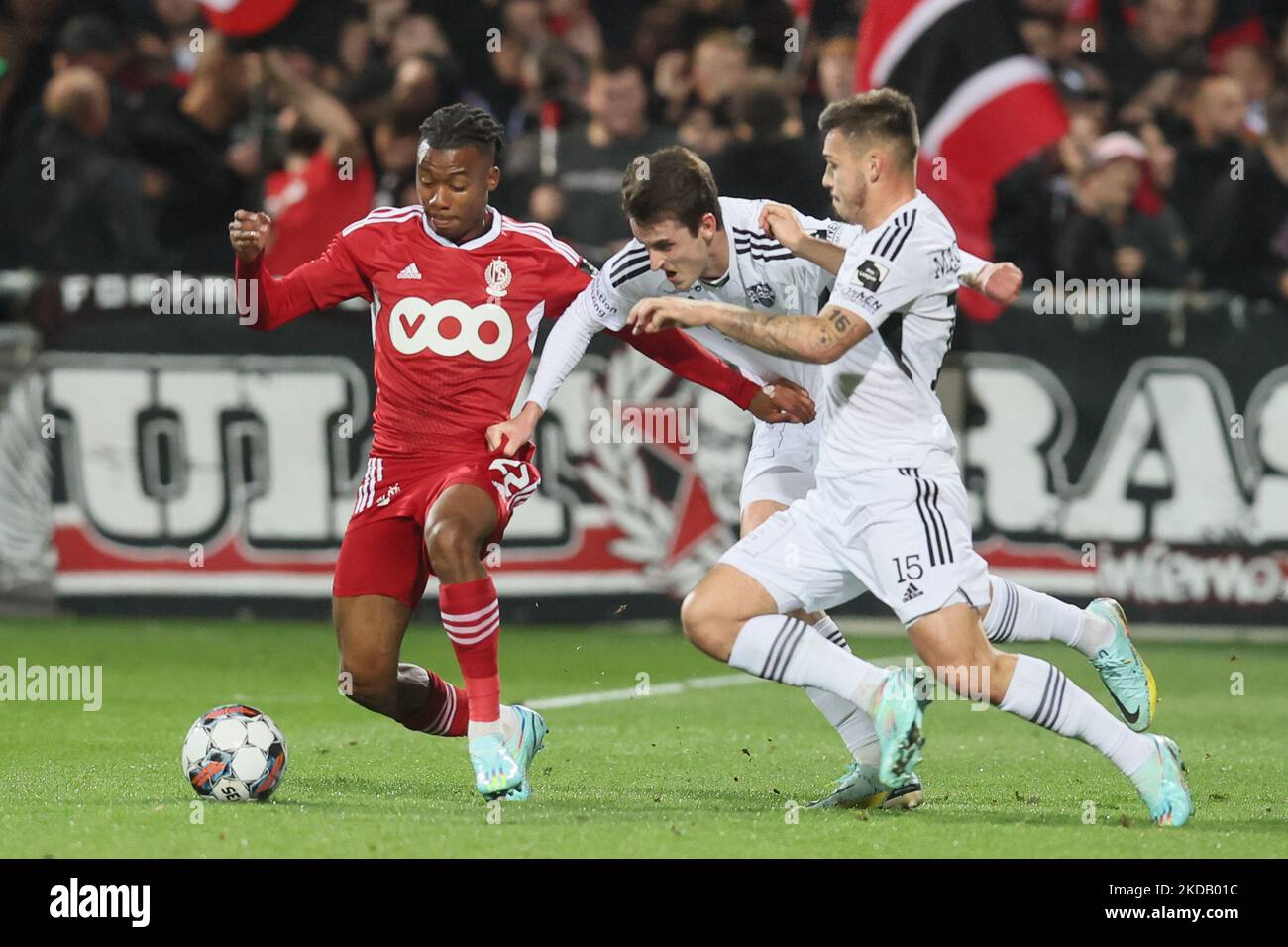 Standard's William Balikwisha, Eupen's Yentl Van Genechten and Eupen's ...