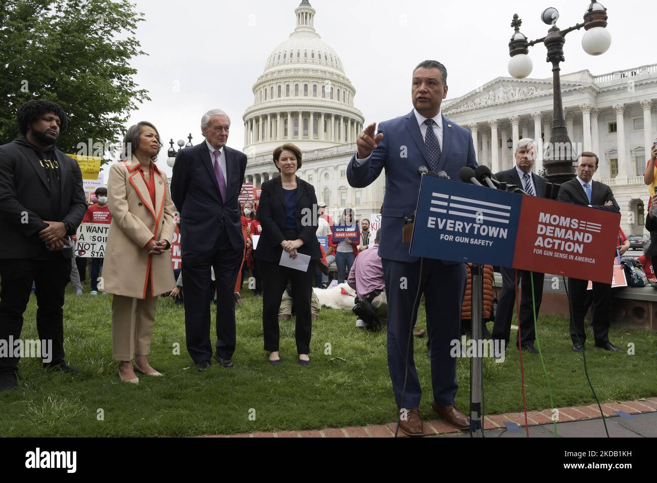 Us senator alex padilla hi-res stock photography and images - Alamy