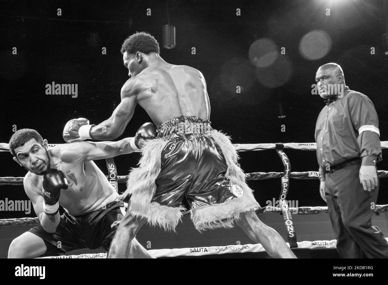 Ferris Dixon Jr. (3-0, 2 KOs; Detroit, MI) walked out of the ring ...