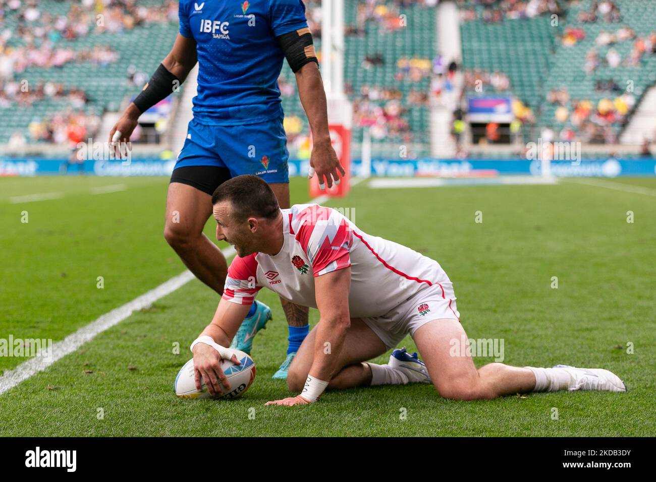 Alex Davis of England scores a try during the HSBC World Sevens match ...