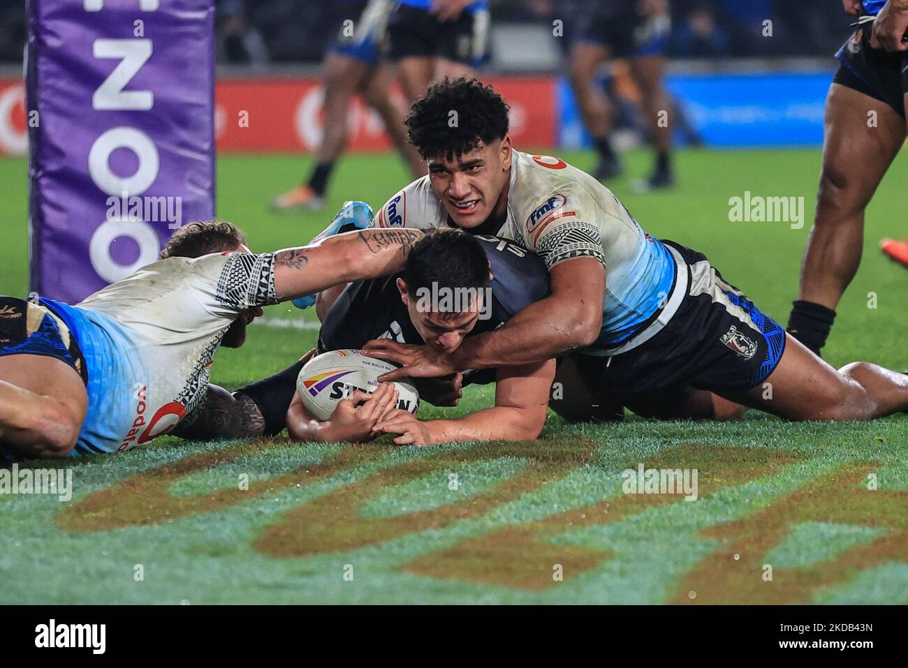Hull, UK. 05th Nov, 2022. Joseph Manu of New Zealand goes over for a ...