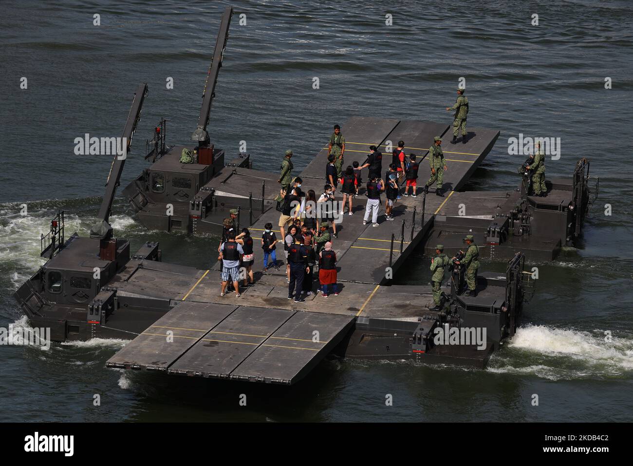 M3g military raft hi-res stock photography and images - Alamy