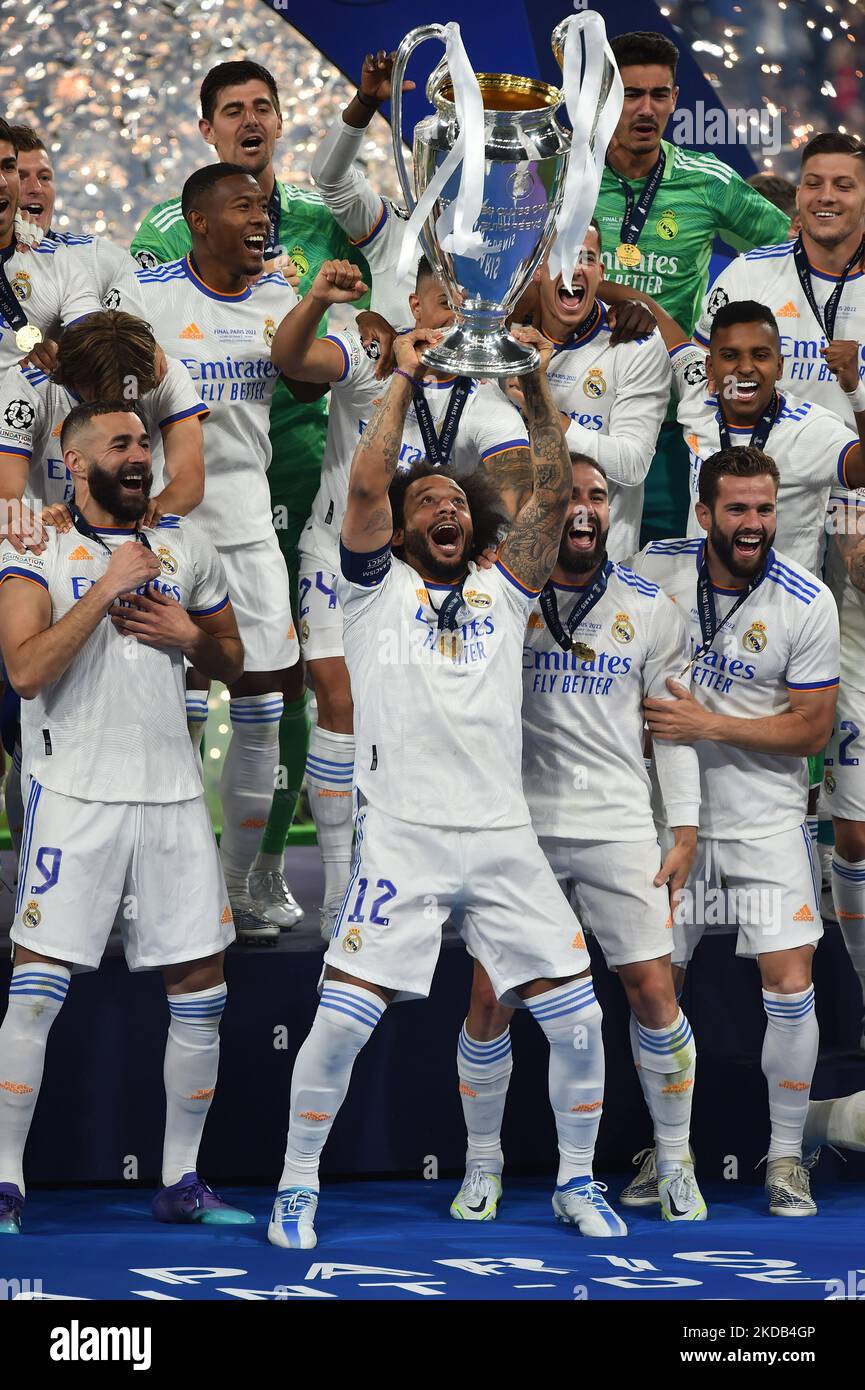 Marcelo of Real Madrid lifts the trophy after the UEFA Champions League ...