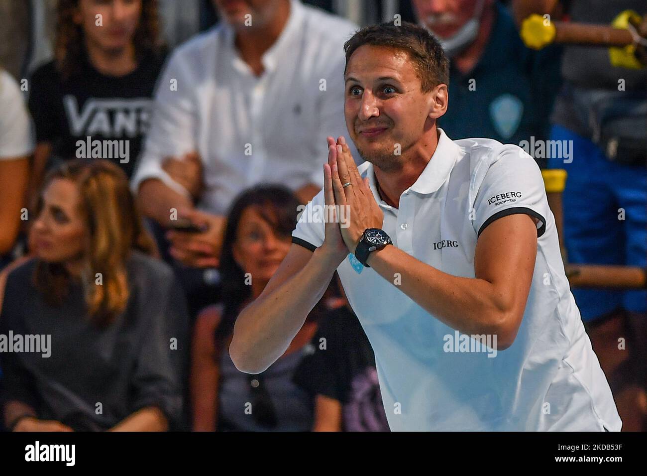 Man vs woman tennis hi-res stock photography and images - Alamy
