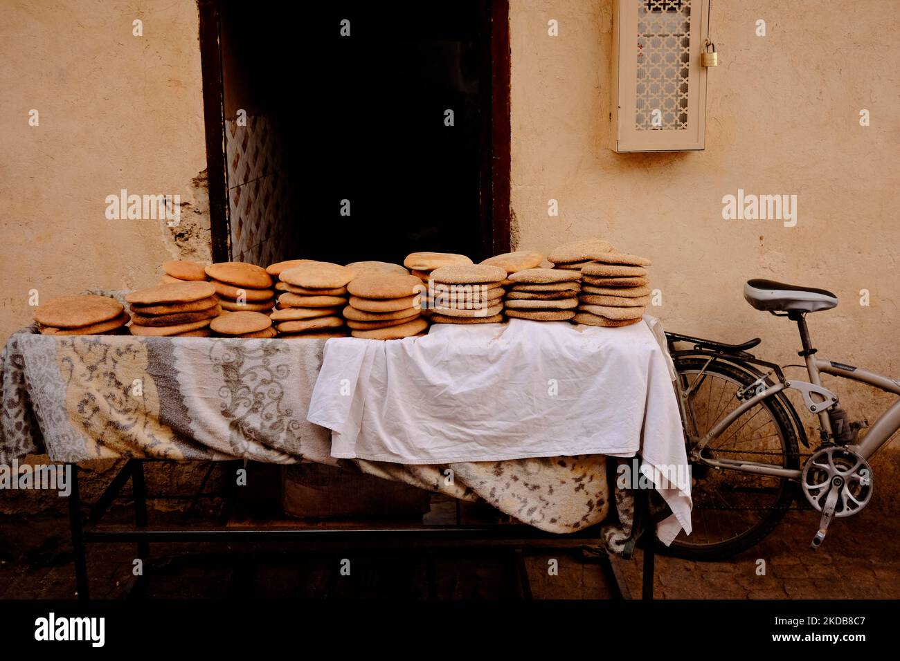 Hot loaves hi-res stock photography and images - Alamy