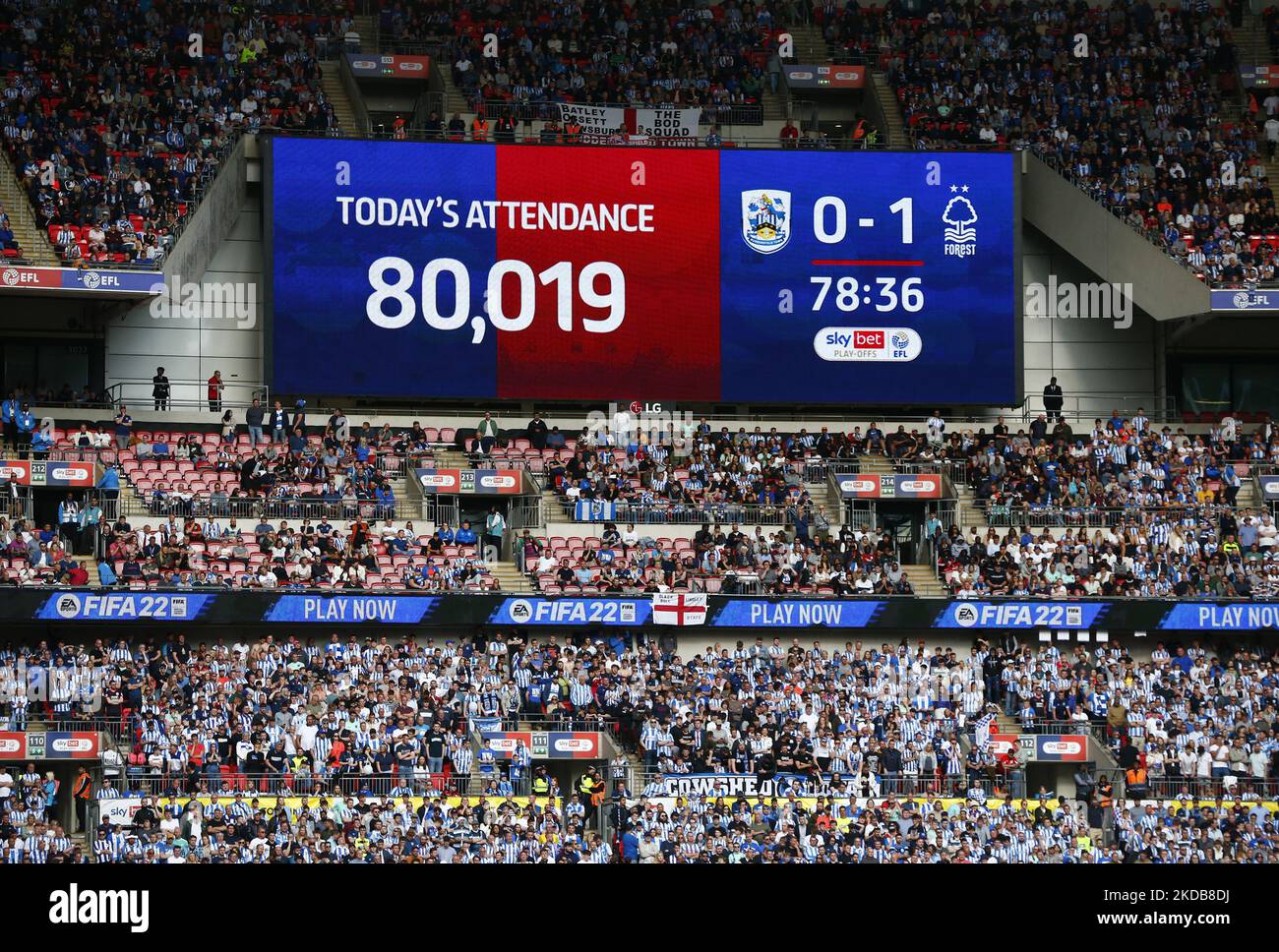 Wembley stadium london scoreboard hi-res stock photography and images ...