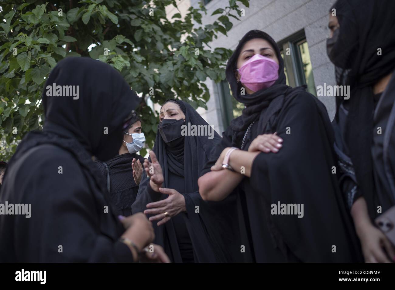 Iranian women beat themselves as they mourn to mark the memory of ...