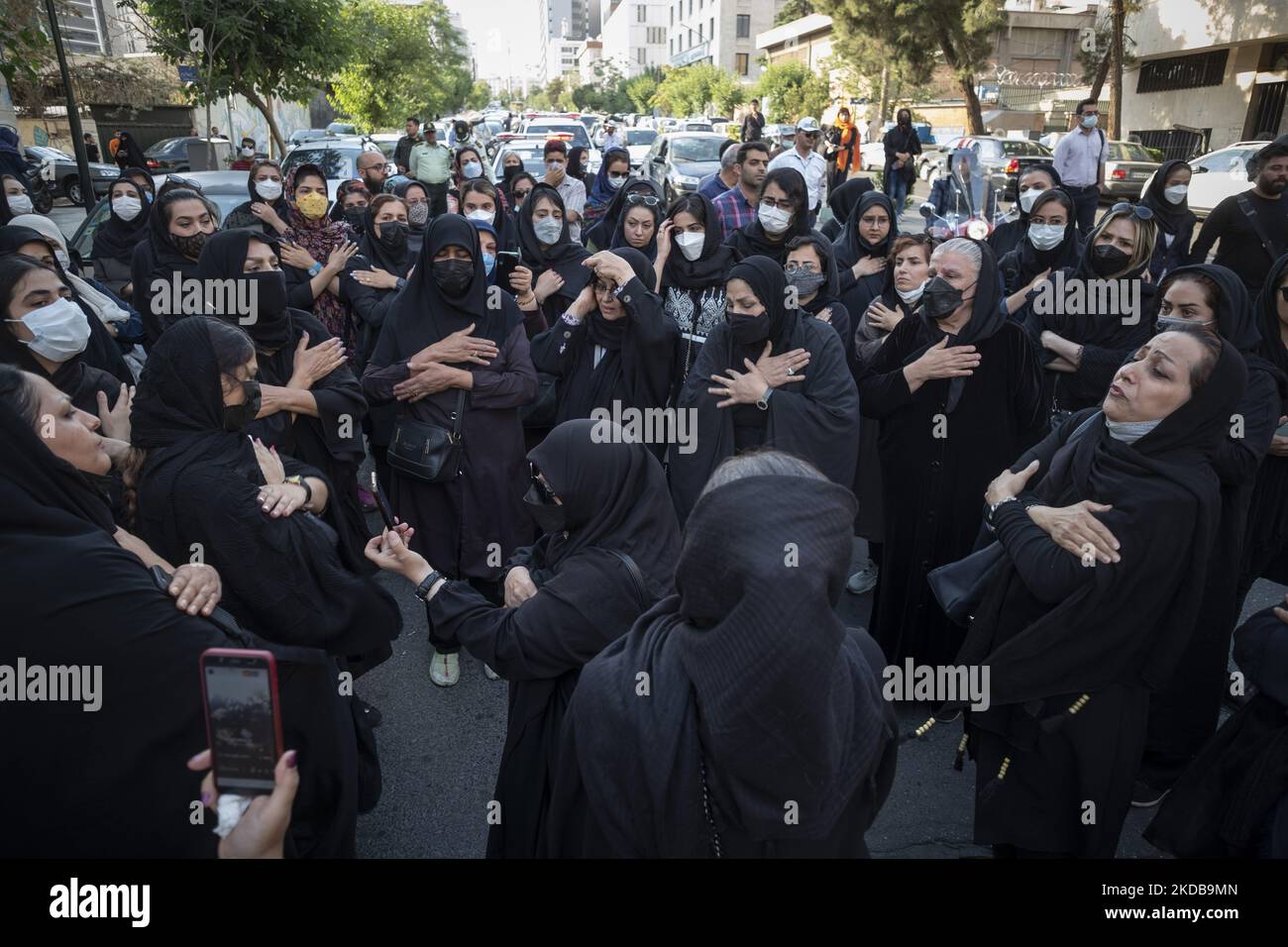 Iranian women beat themselves as they mourn to mark the memory of ...