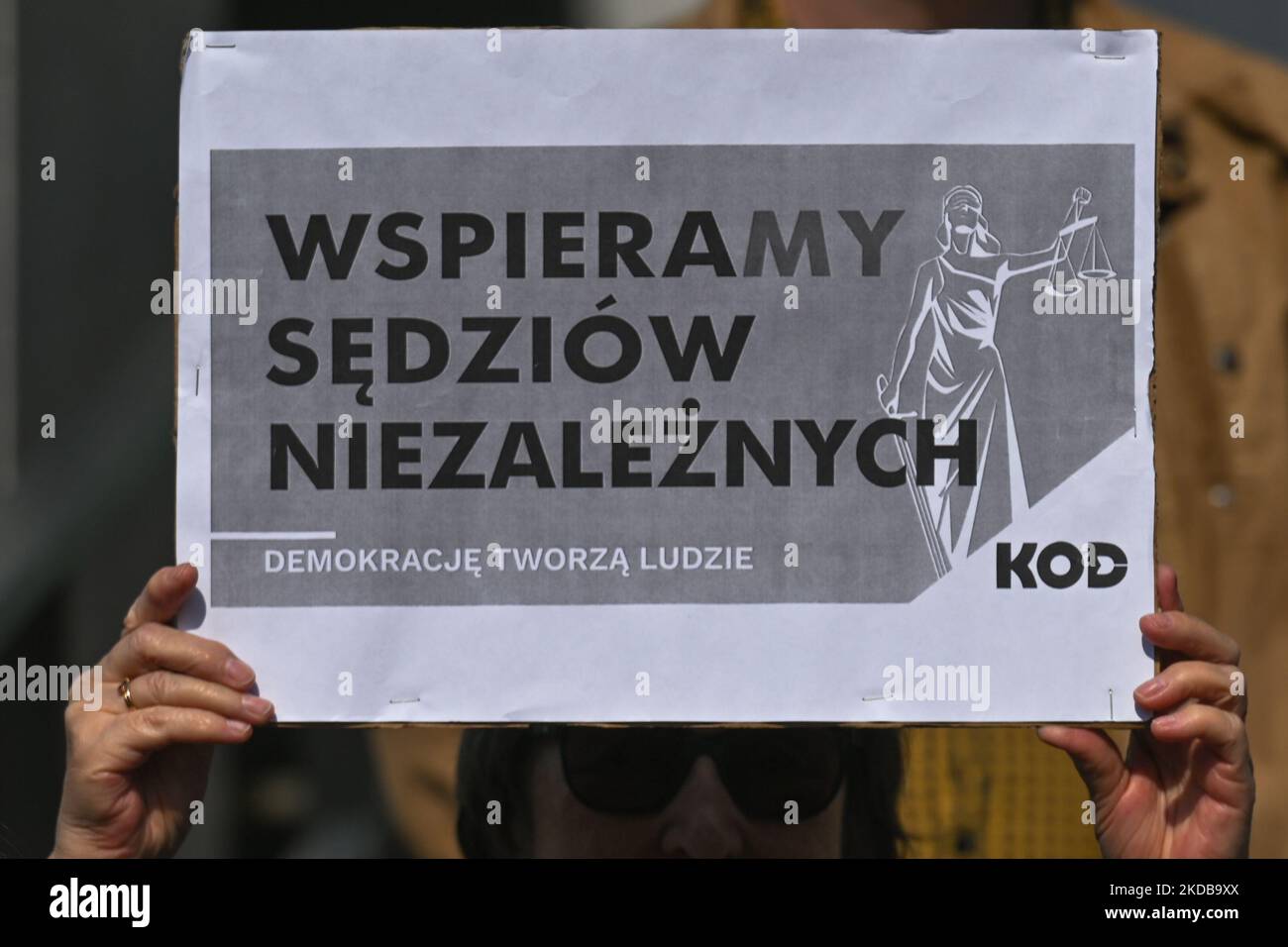 Independent judges hi-res stock photography and images - Alamy