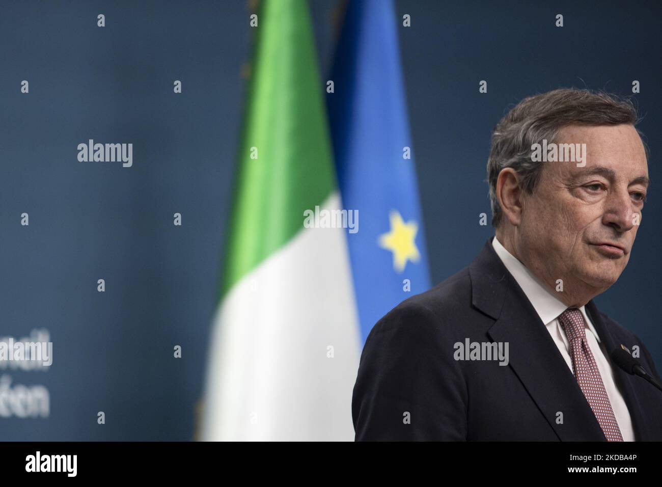 Pipeline with flags italy hi-res stock photography and images - Alamy