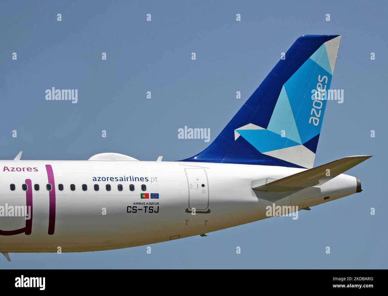 Airbus a321 253nx peaceful livery hi-res stock photography and images ...