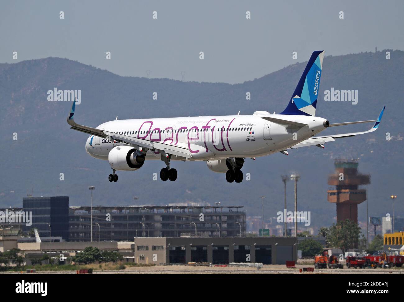 Airbus a321 253nx peaceful livery hi-res stock photography and images ...