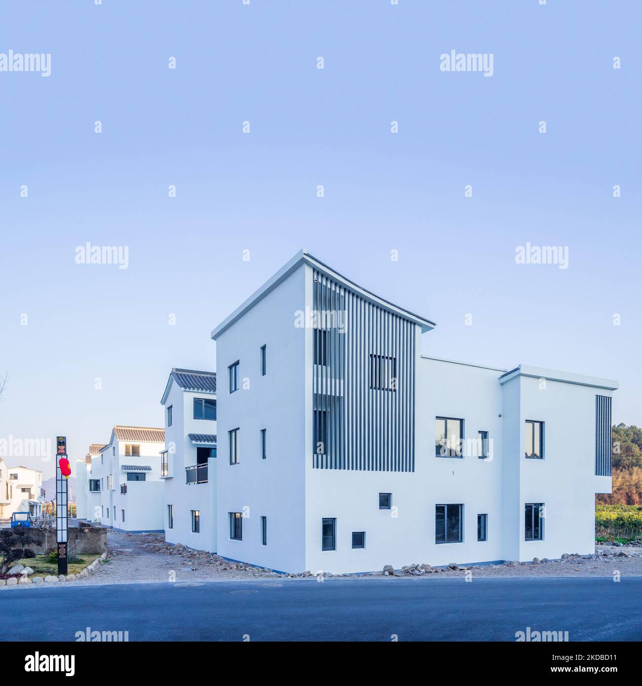 White houses in residential hi-res stock photography and images - Alamy