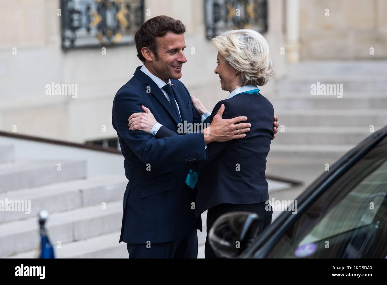 President of the Republic Emmanuel Macron welcomes the President of the ...