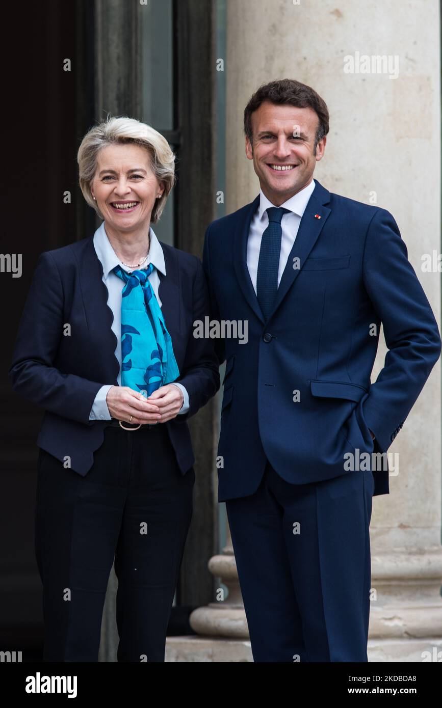 President of the Republic Emmanuel Macron welcomes the President of the ...