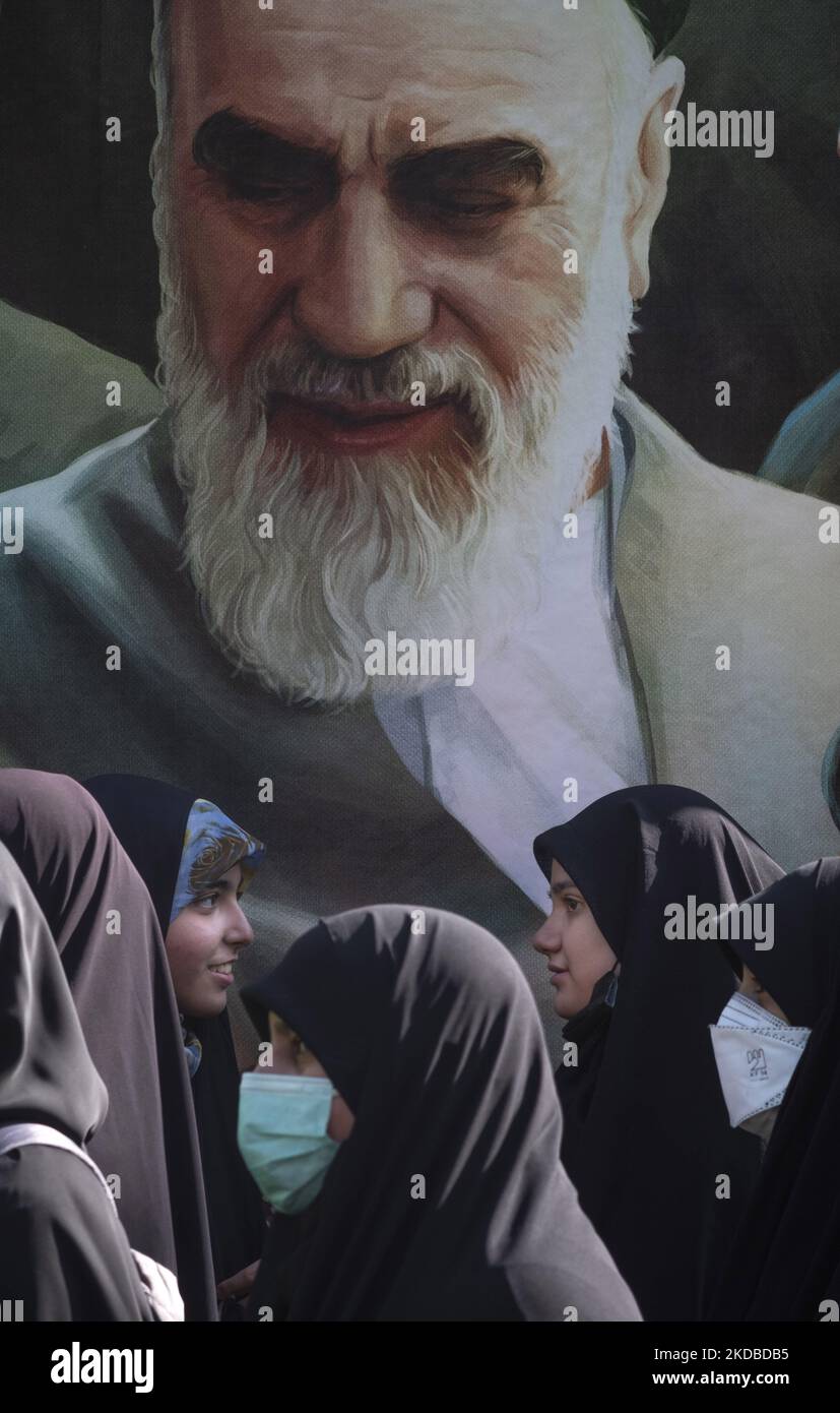 Iranian Basiji (Members of Basij Paramilitary force) female university ...
