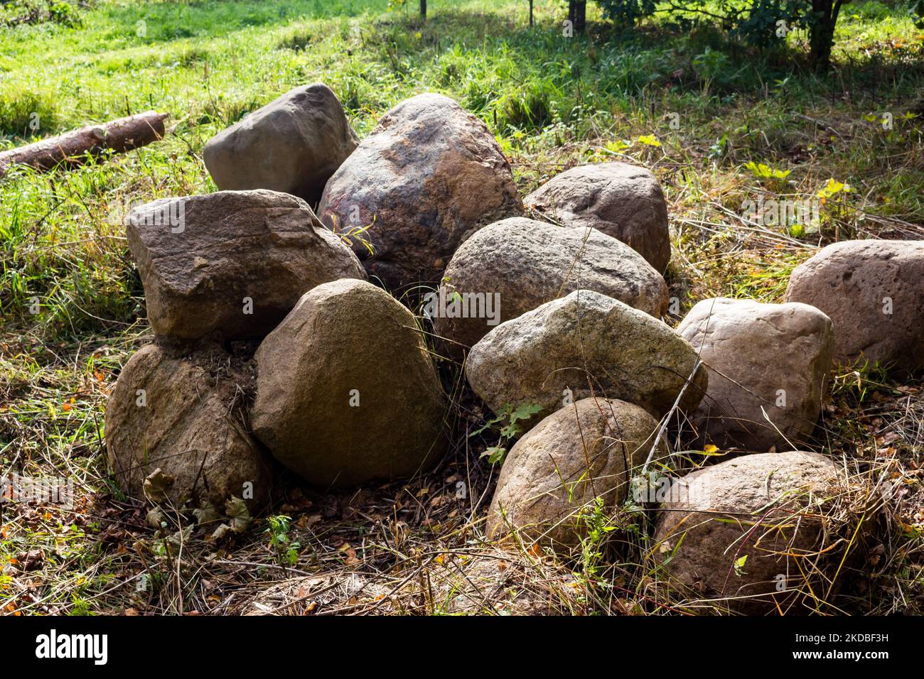 Stacked boulders hi-res stock photography and images - Alamy