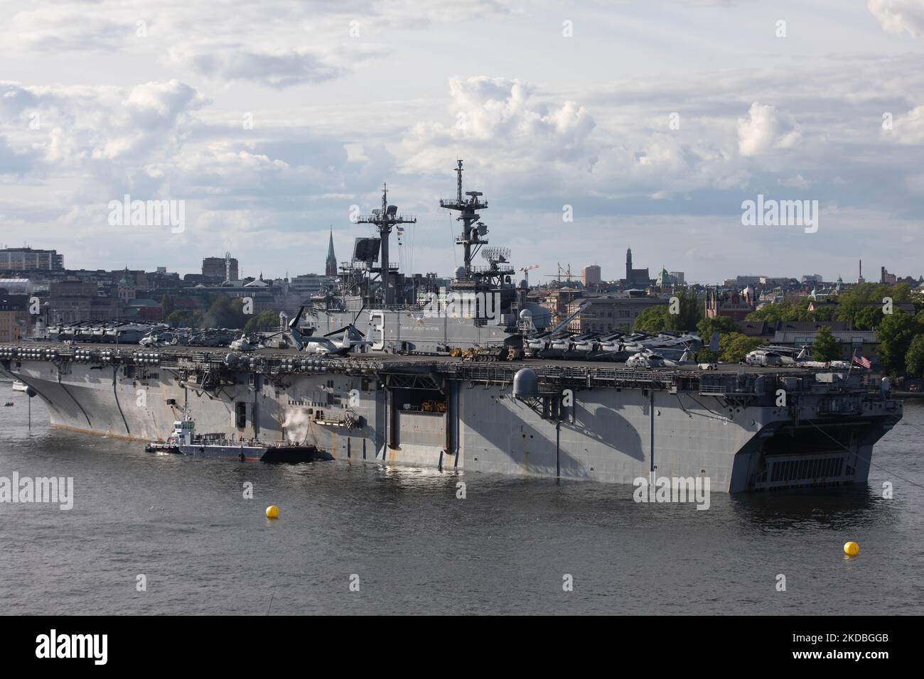Wasp-class amphibious assault ship USS Kearsarge (LHD 3) of the US Navy ...