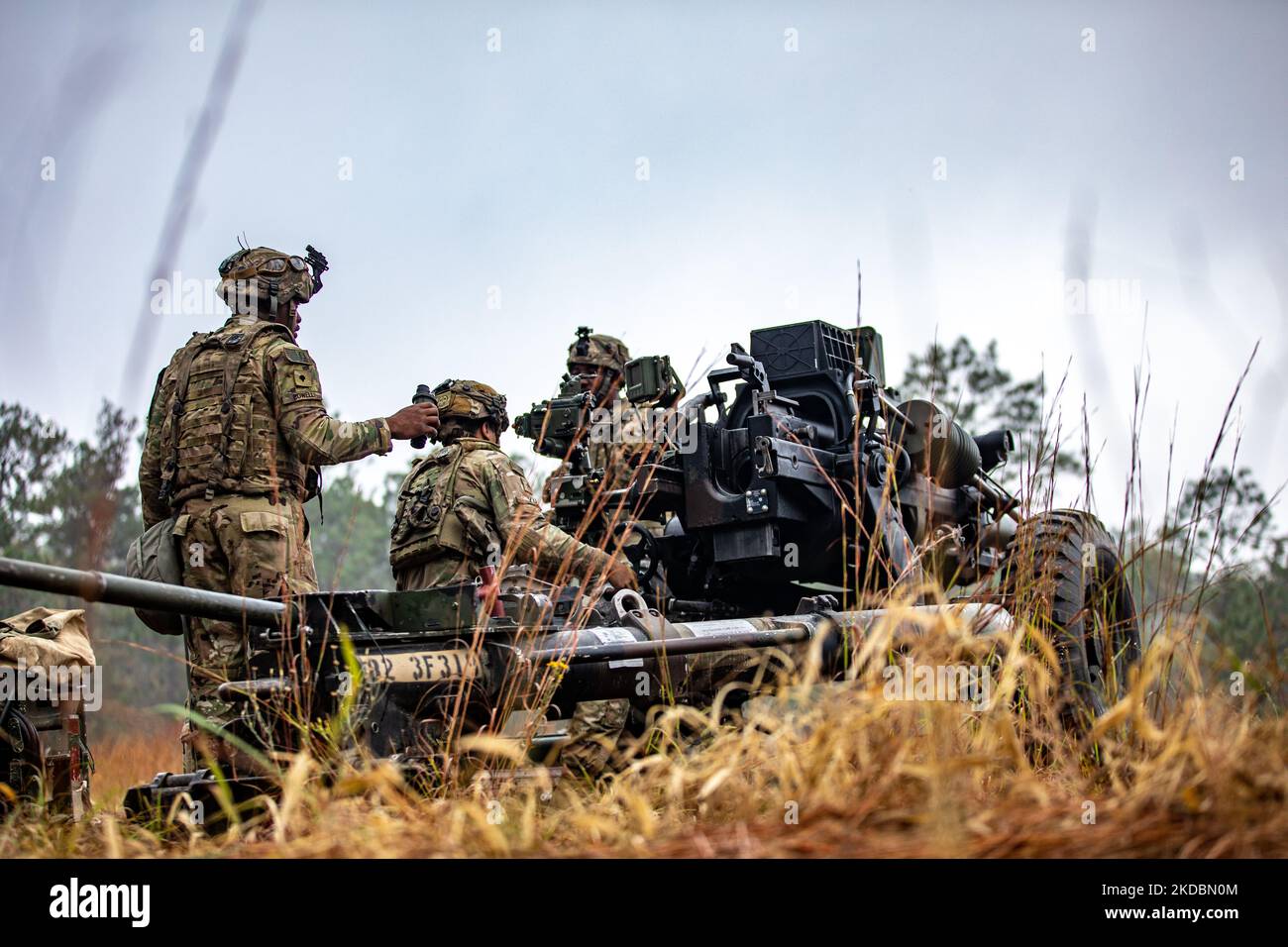 Paratroopers assigned to the 3rd Battalion, 319th Field Artillery ...