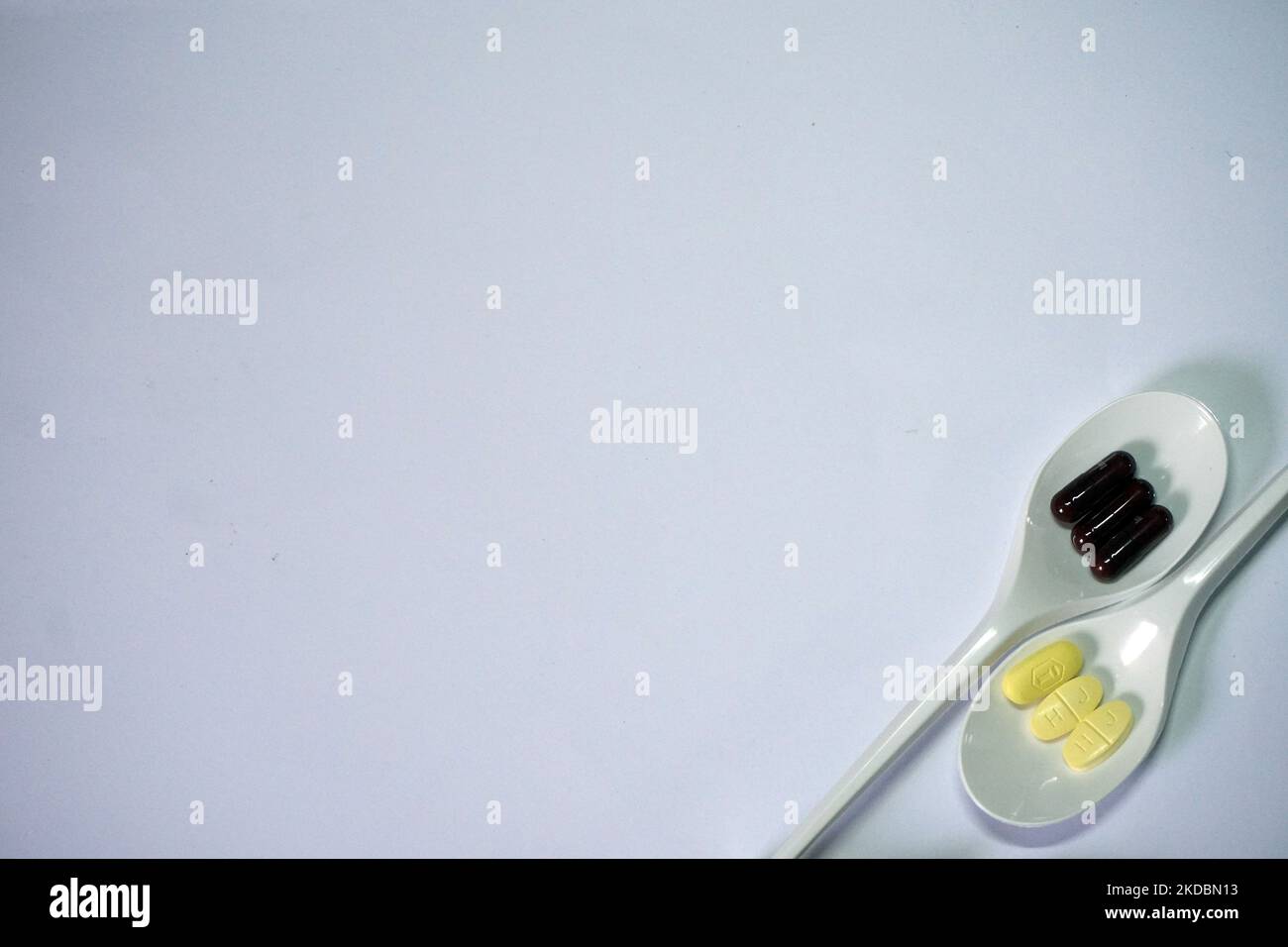 Two types of pills hi-res stock photography and images - Alamy