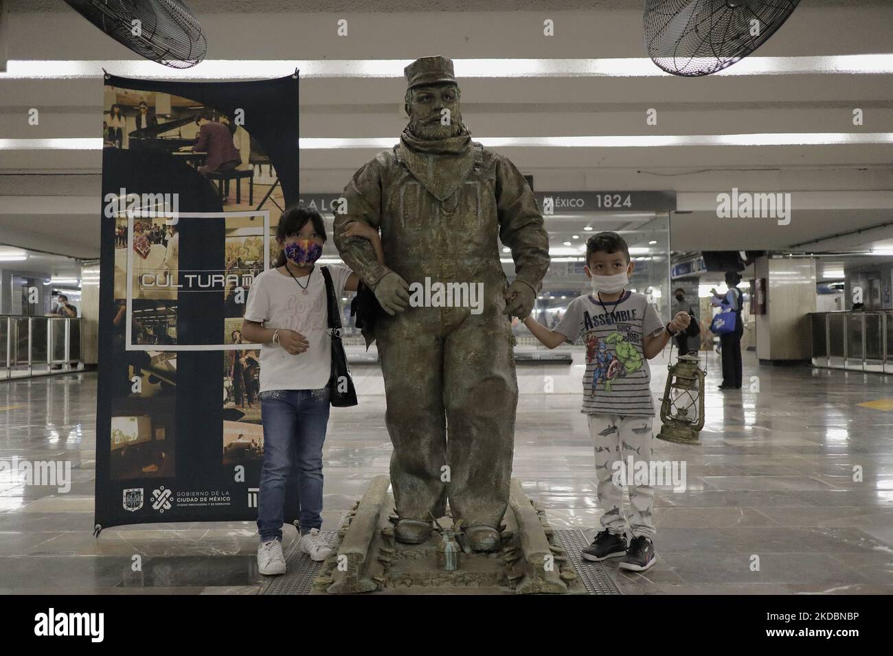 José Miguel Moctezuma, characterised as Don Ferro Ferrocarrilero, lives ...