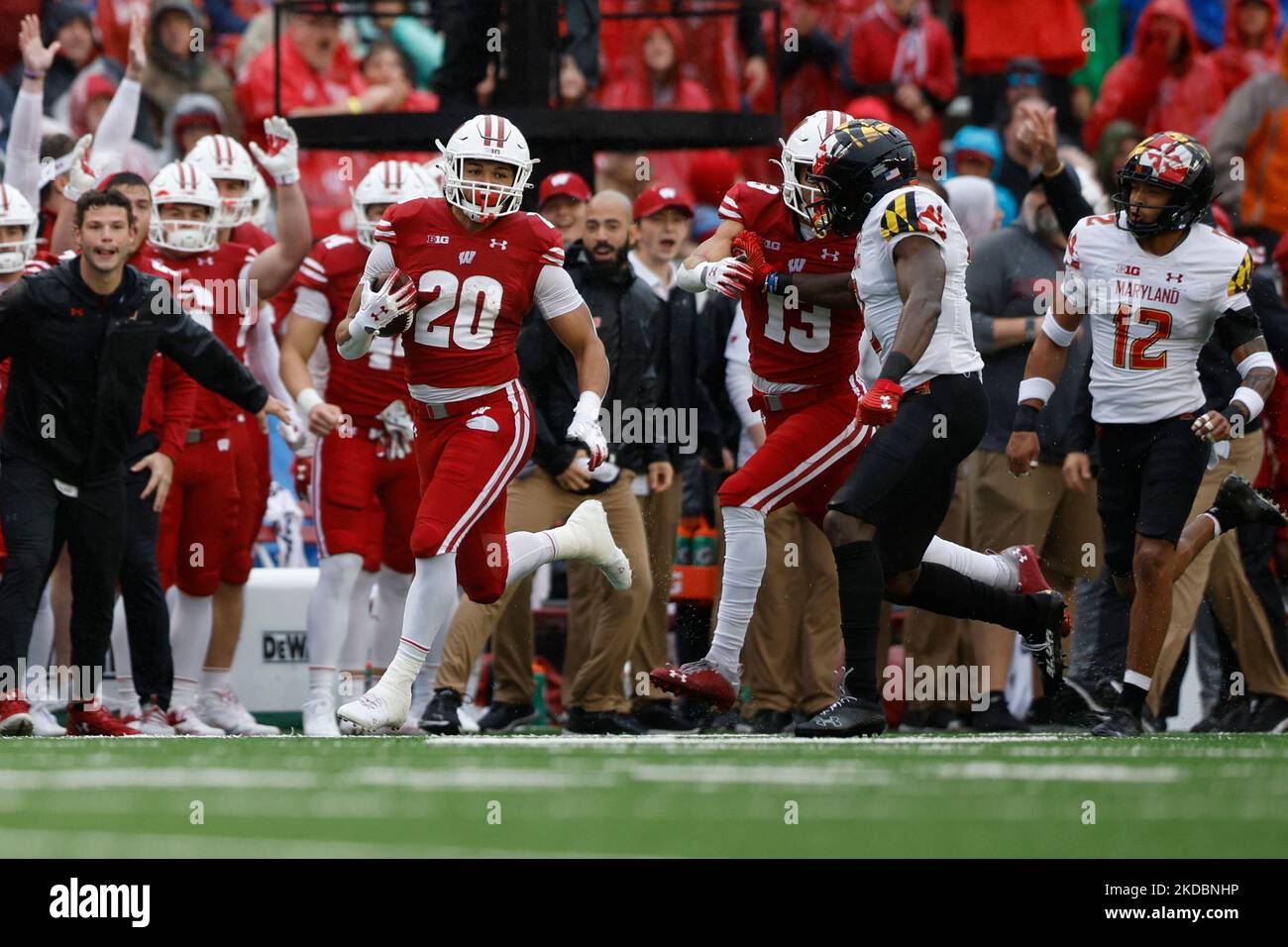 Madison, WI, USA. 5th Nov, 2022. Wisconsin Badgers running back Isaac ...