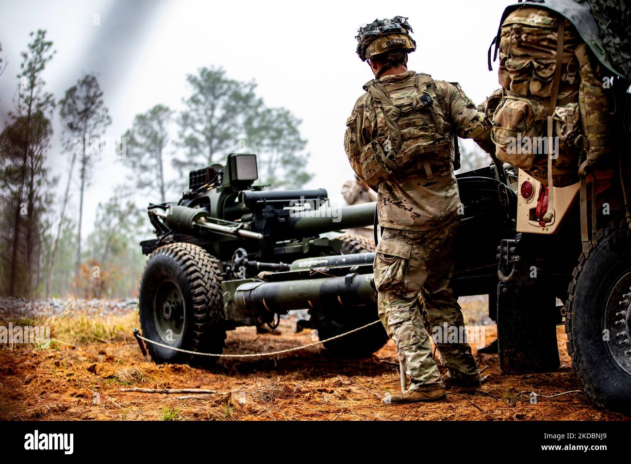 Paratroopers assigned to the 3rd Battalion, 319th Field Artillery ...