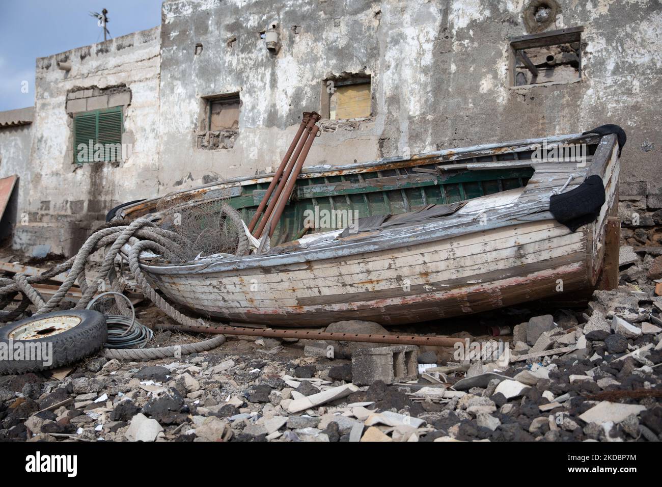 Ruined boat hi-res stock photography and images - Alamy
