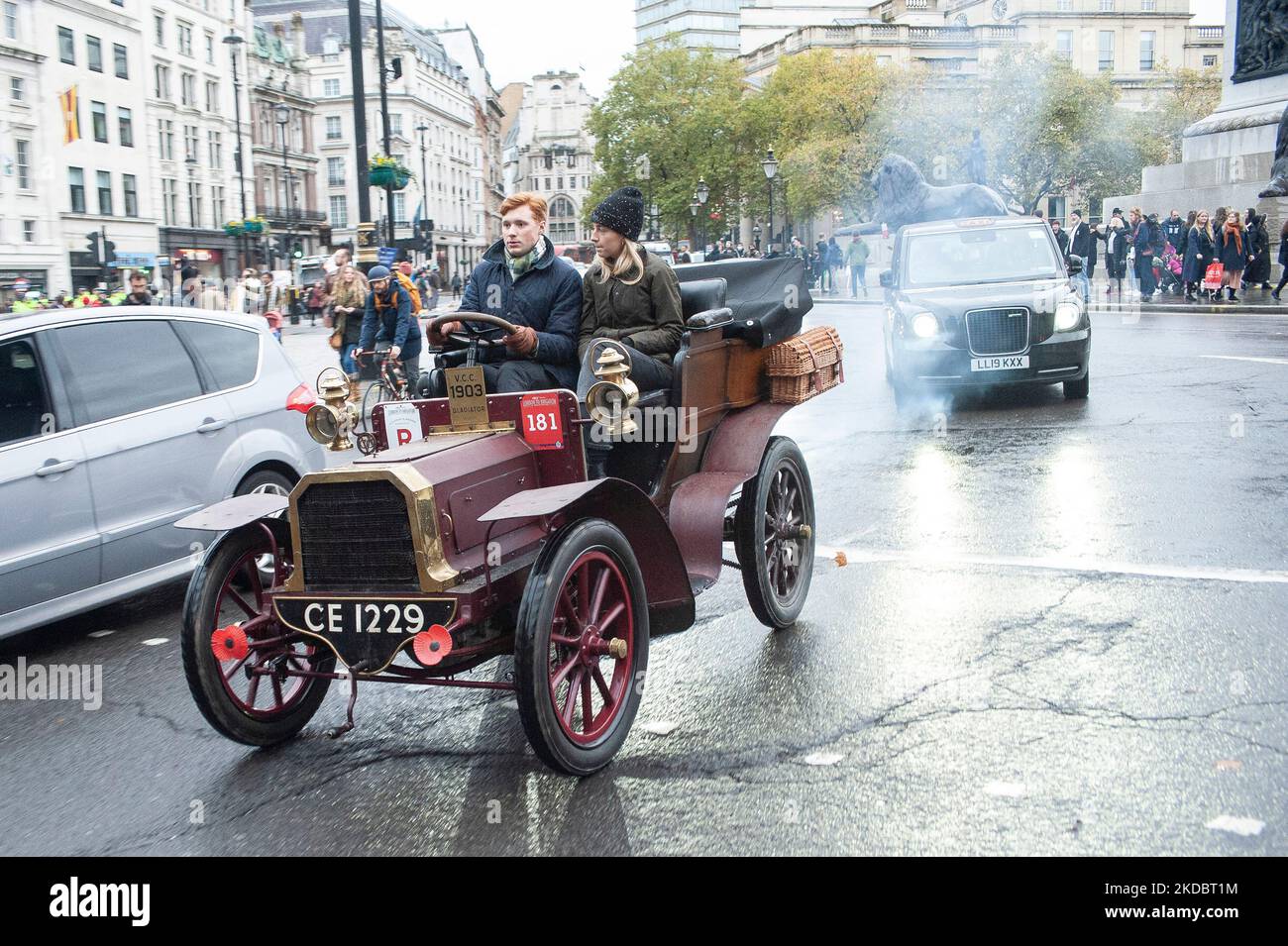 London, UK. 5th Nov, 2022. Veteran, pre first world war, cars pass ...