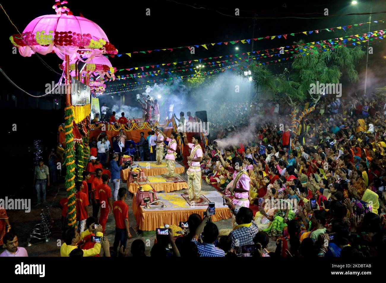 Hindu priests perform 'Ganga Aarti' prayer during a religious ceremony ...