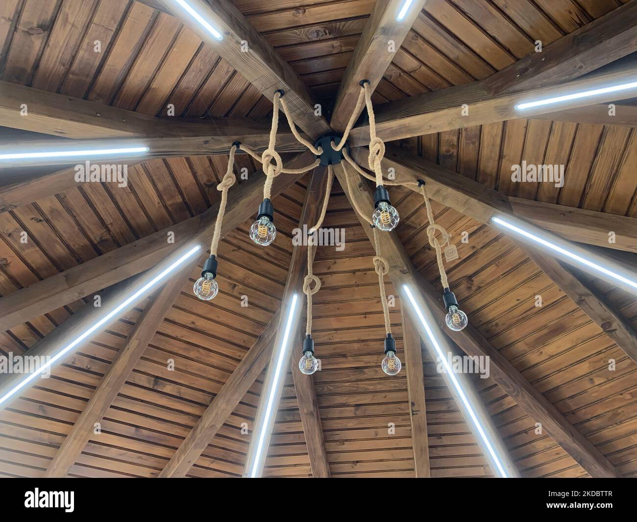 The light bulbs hanging from the wooden ceiling Stock Photo - Alamy