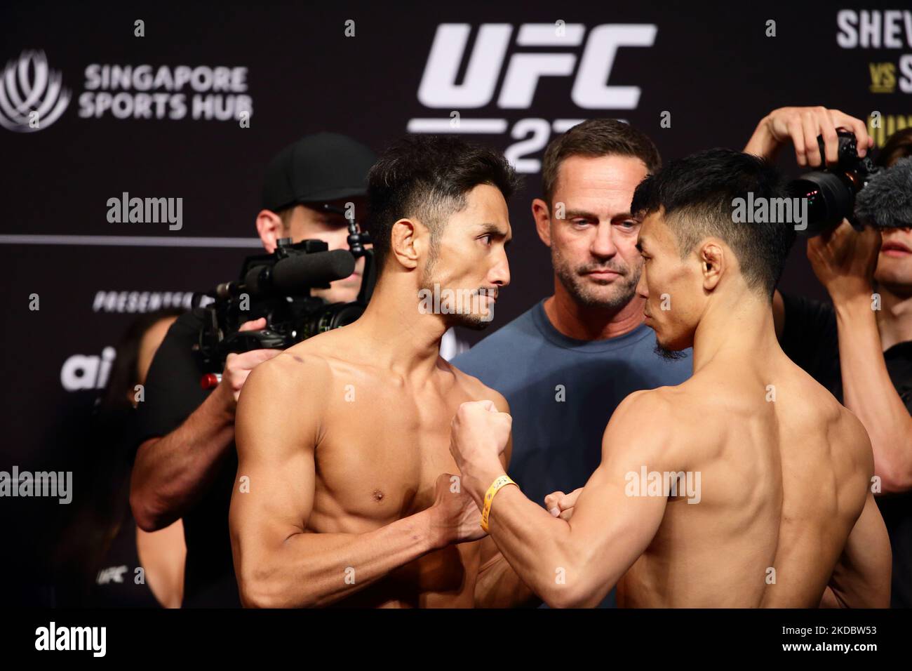 Kyung Ho Kang of South Korea (L) and Batgerel Danaa of Mongolia (R ...