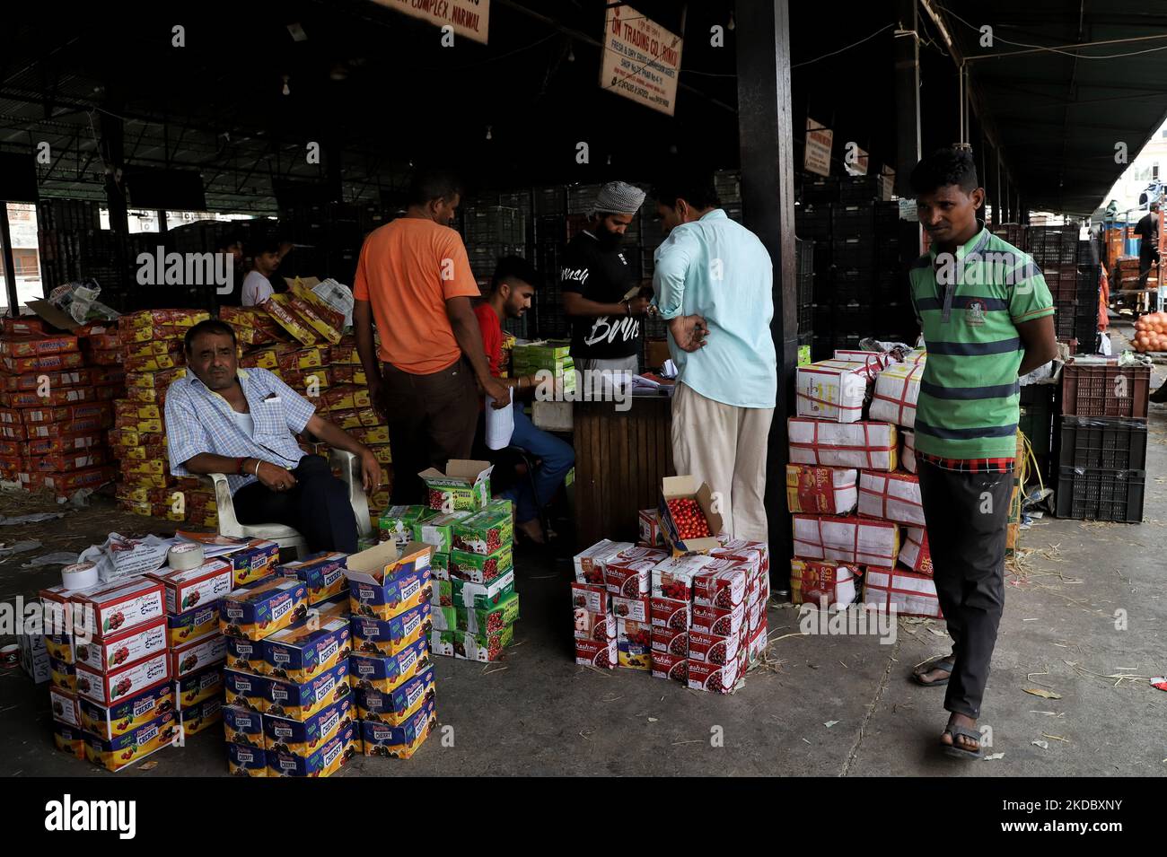 Traders selling fruits at Narwal Fruit Mandi In Jammu City, Jammu and ...