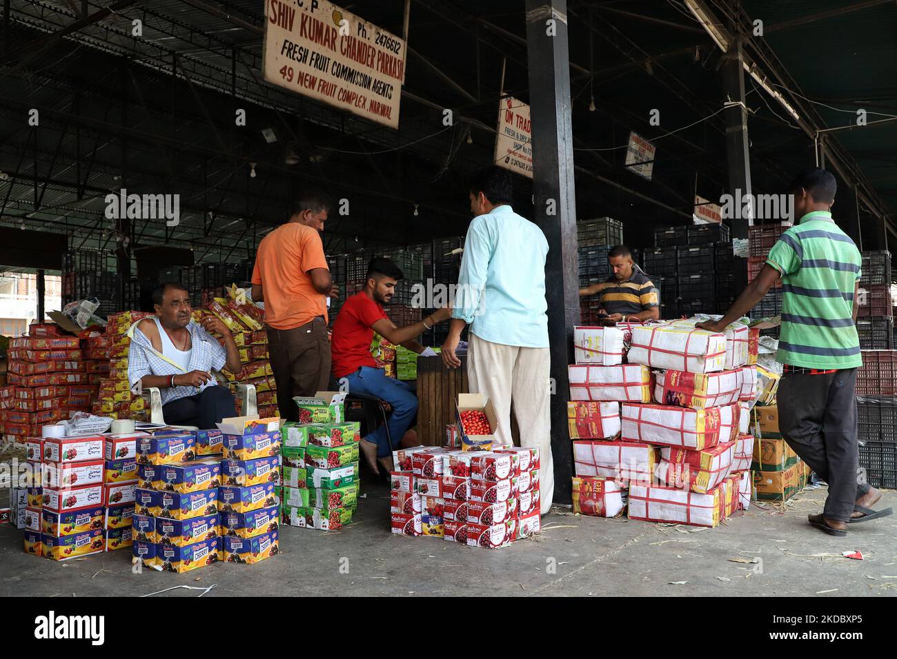 Traders selling fruits at Narwal Fruit Mandi In Jammu City, Jammu and ...