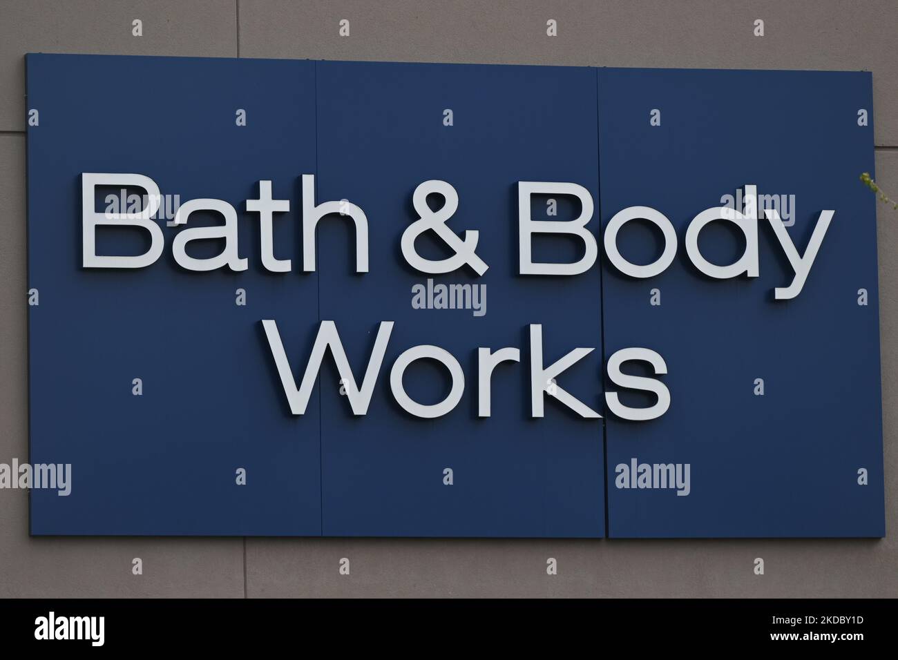 The body shop logo design hi-res stock photography and images - Alamy
