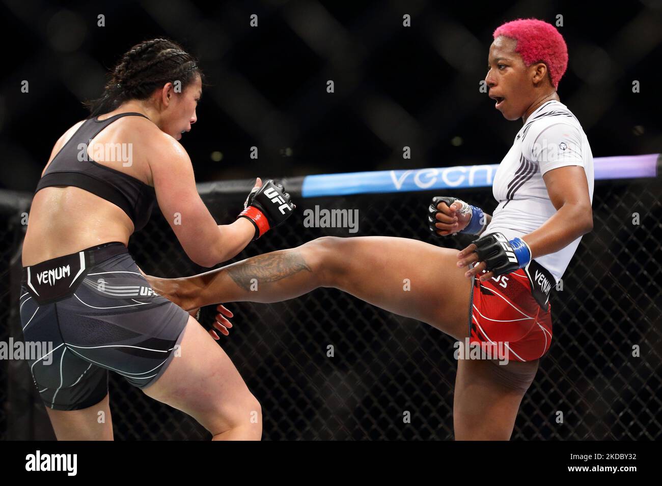 Joselyne Edwards of Panama (R) kicks Ramona Pascual of United States in ...
