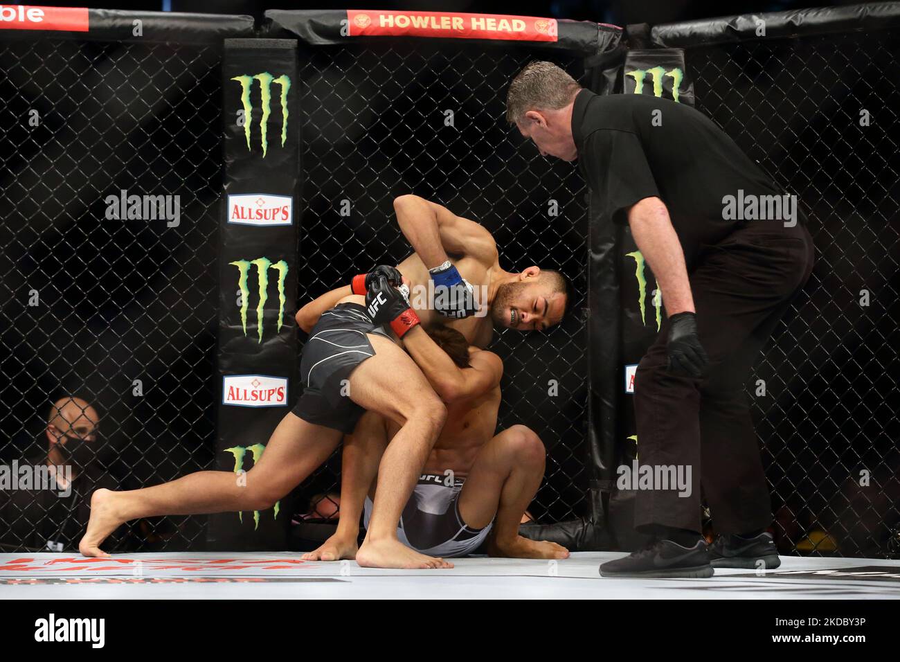 Josh Culibao of Australia (L) battles Seungwoo Choi of South Korea in ...