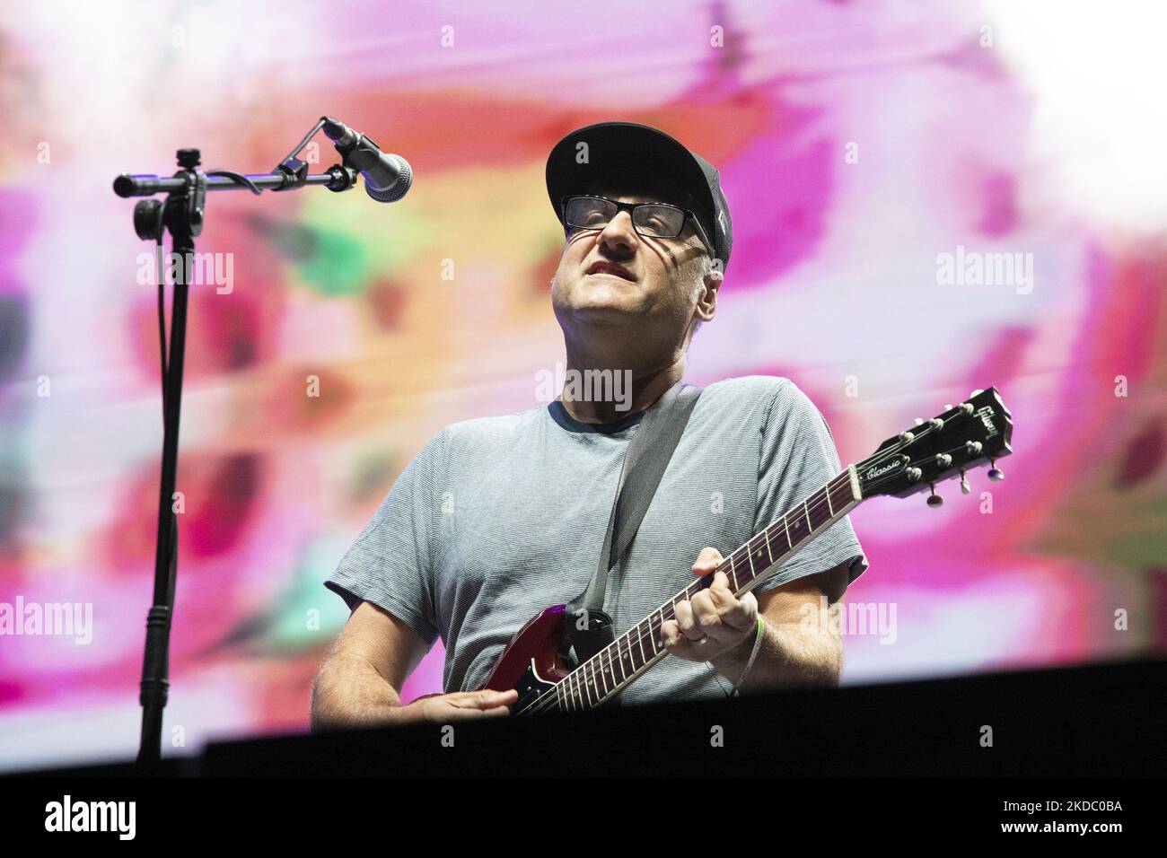 Pavement rock band hi-res stock photography and images - Alamy