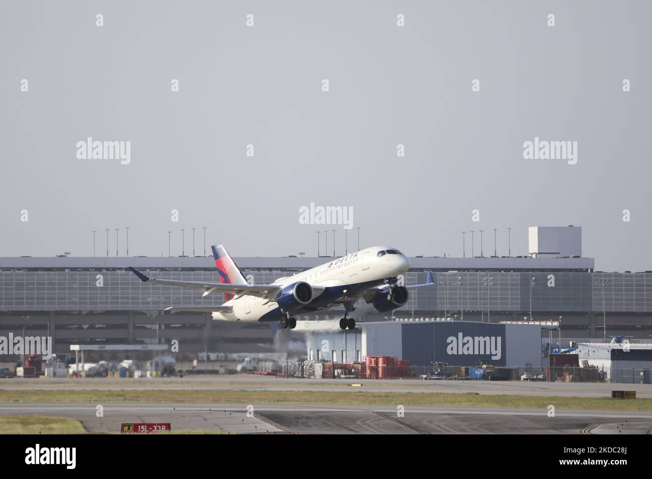 A Delta Air Lines plane takes off from George Bush Intercontinental ...