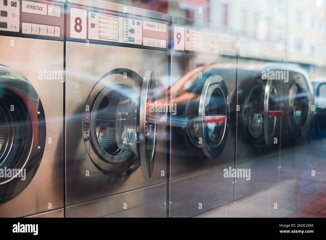 Production washing machines hi-res stock photography and images - Alamy