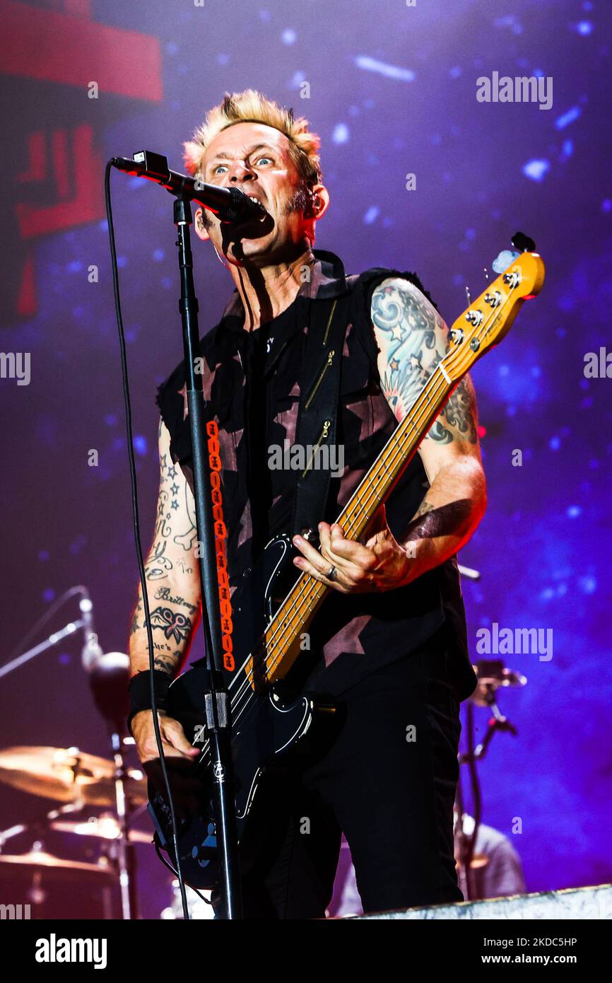 Mike dirnt show hi-res stock photography and images - Alamy