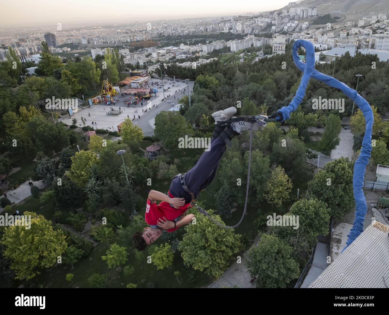 Iranian bungee man, Mahdi Gordan-21, makes a bungee jump from a 40 ...