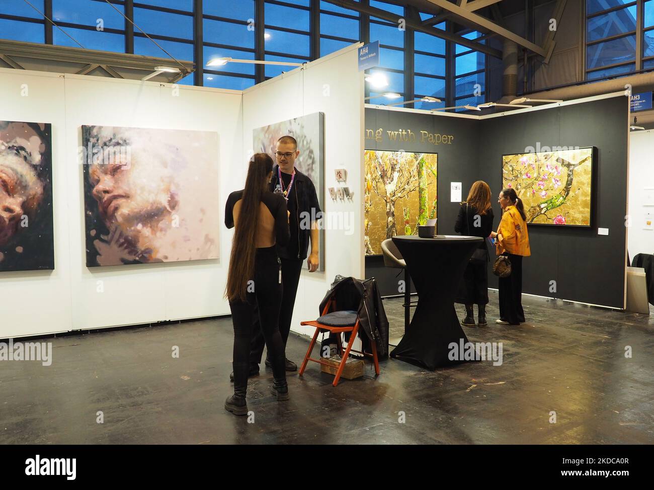 The people during Discovery Art Fair Stock Photo - Alamy