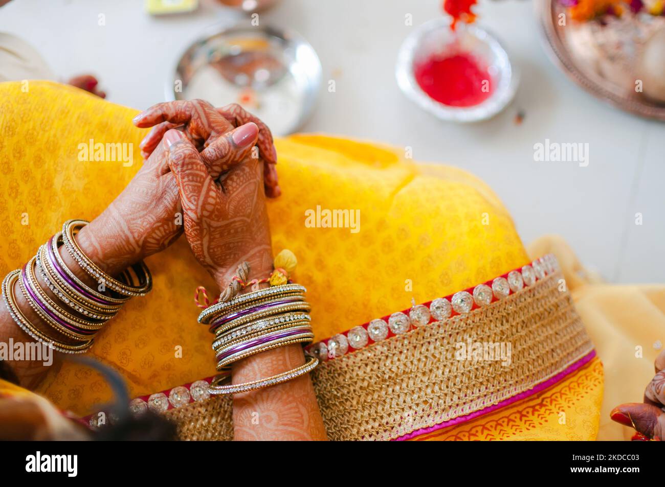 The Indian bride hands at traditional ritual during wedding Stock Photo ...
