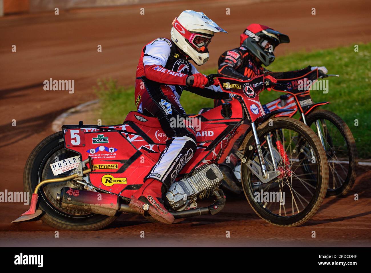 Max Fricke (White) outside Luke Bekker (Red) during the SGB Premiership ...