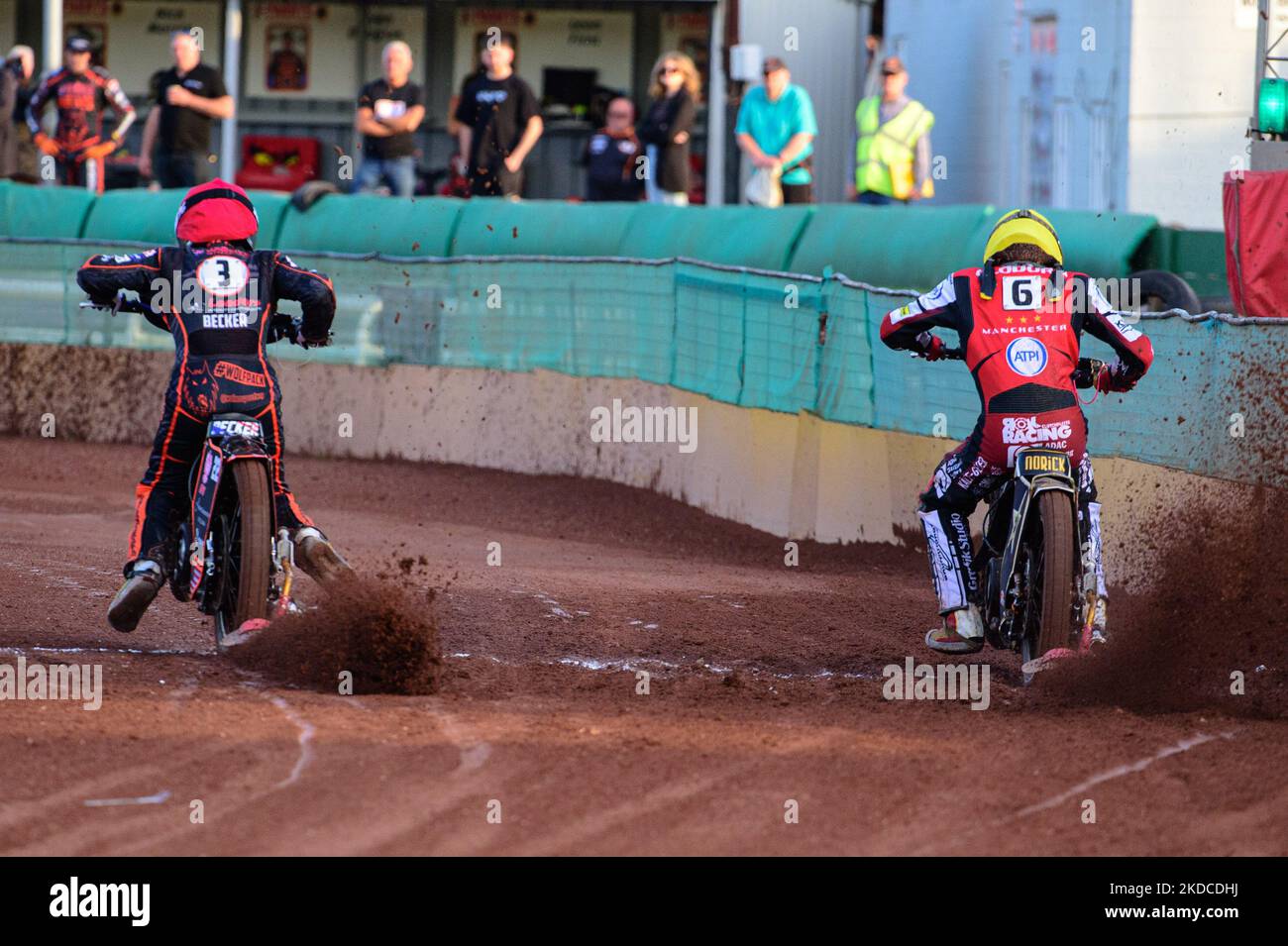 Luke Bekker (Red) and Norick Blödorn (Yellow) leave the start during ...
