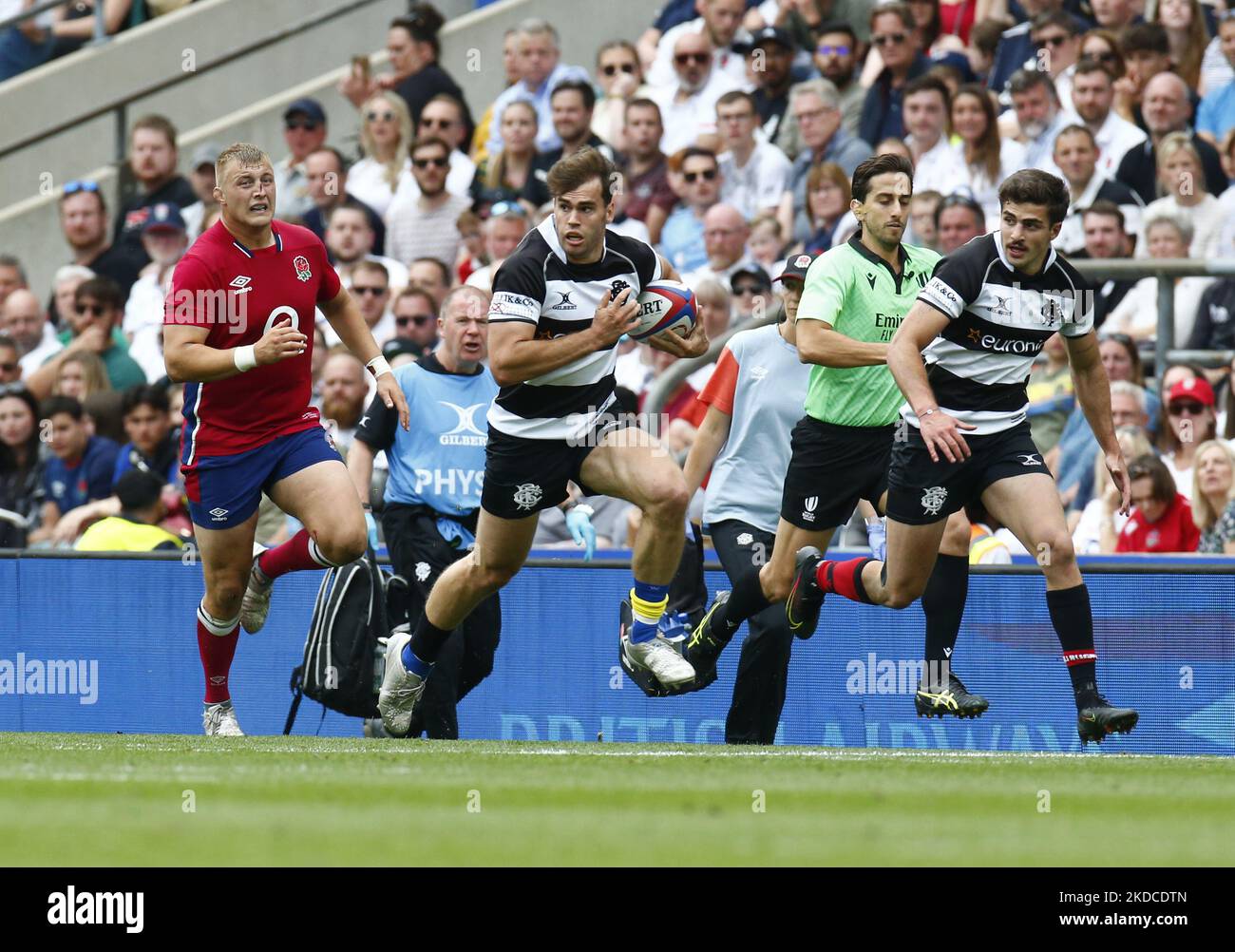 Damain Penaud(Clermont Auvergne)of Barbarians F.C. during International ...